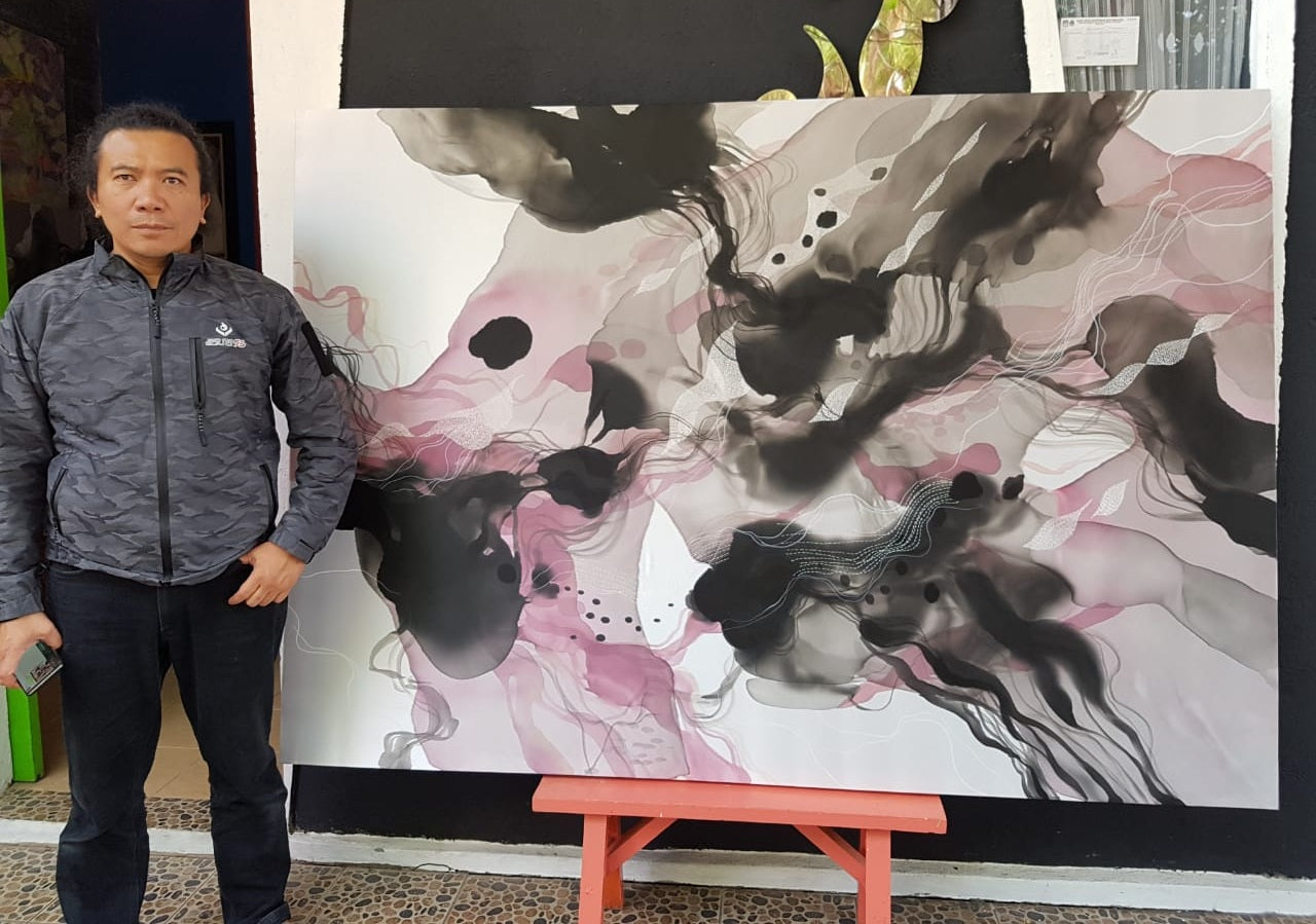 MASTER OF SILK CANVASES: JOHN MARTONO – Fiidaa Art